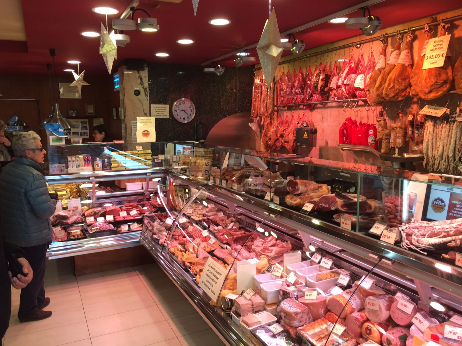 El menjar preparat i llest per emportar es fa un lloc a taula per les ...