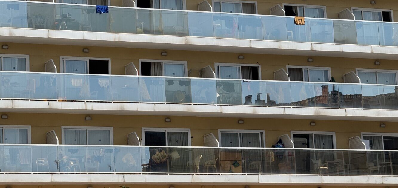 Cindy Rando sobre les 1.500 places hoteleres ocupades per no turistes ...